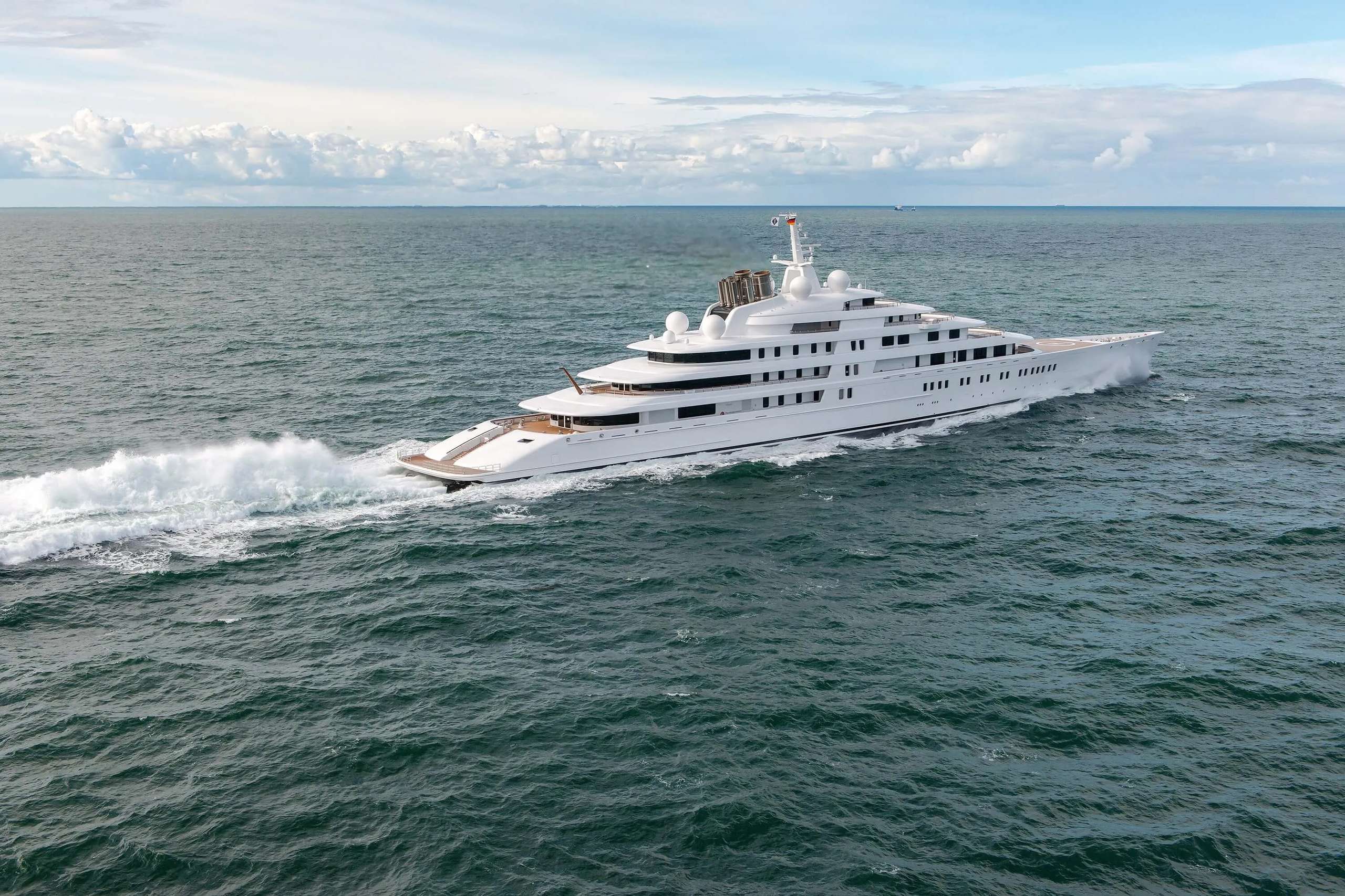 10 największych marek luksusowych jachtów - Hercberg SuperYacht Law